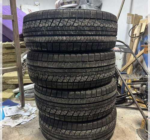 Bridgestone Blizzak VRX 245/45 R19 98S