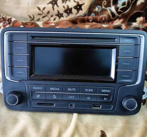 Магнитола RCD 320 (5KD 035 185)