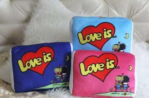 Декоративная подушка «Love is”