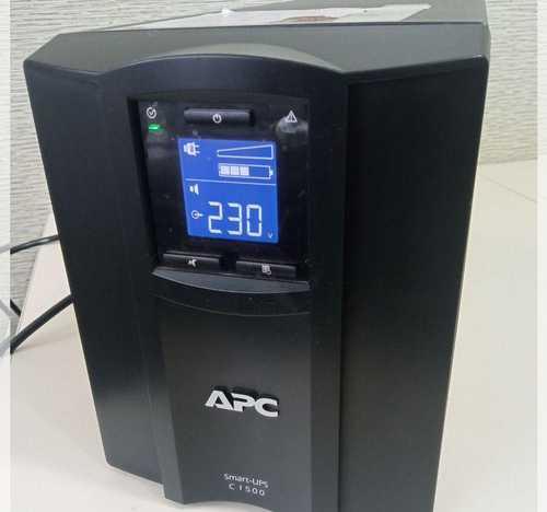 Источник бесперебойного питания APC SMART upsc1500