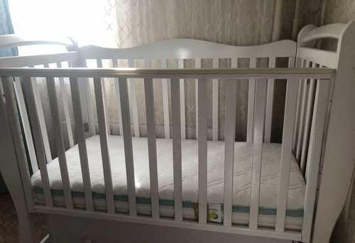 Кроватка для новорожденных с маятником б/у