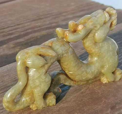 Артефакт дракон китай нефрит