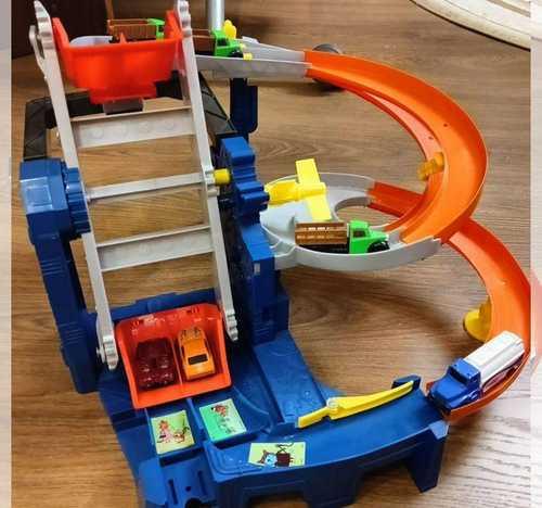 Гоночный трек Hot wheels