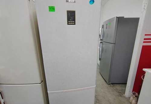 Холодильник Samsung кремовый