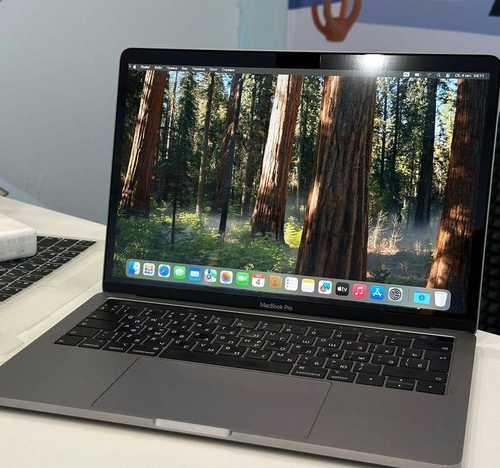 Ноутбук Apple MacBook Pro 13" 8/256Gb 2019 с Touch