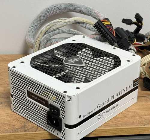 Блок питания Thermaltake Toughpower Grand 700W Pla