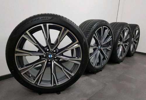 Pirelli P Zero 275/40 R22 и 315/35 R22