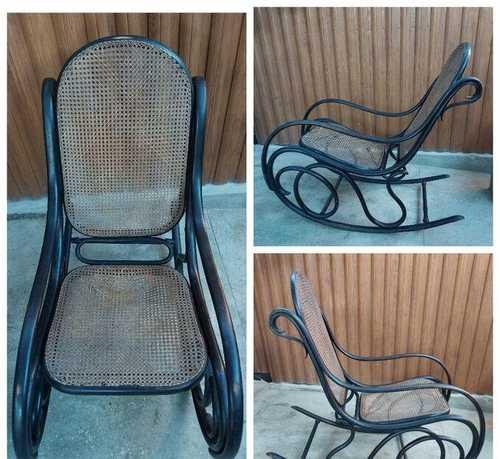 Антикварное кресло-качалка фабрики " Тонет "