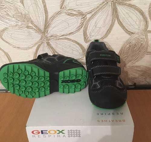 Кроссовки новые geox 27 размер