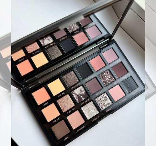 Huda beauty палетка