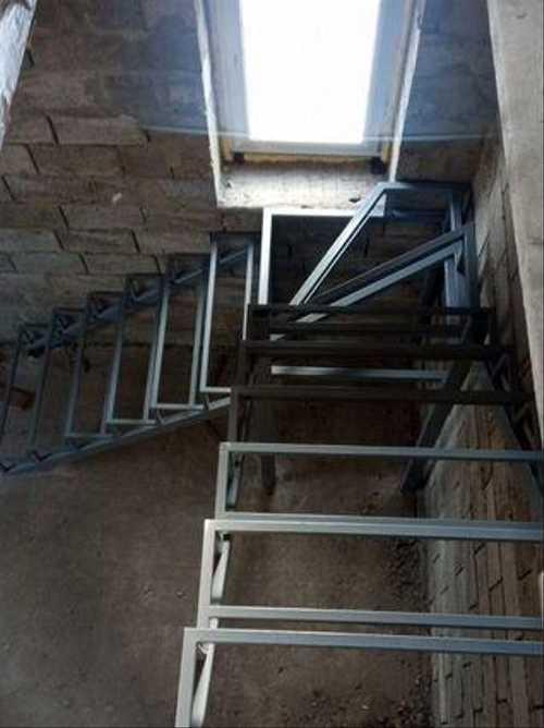 Лестница в дом металлическая