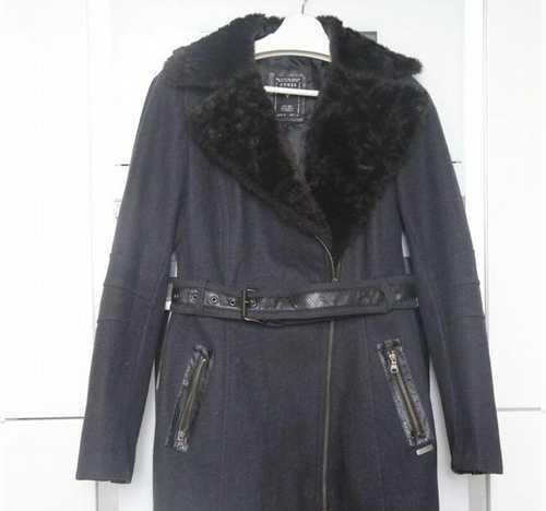 Пальто Guess