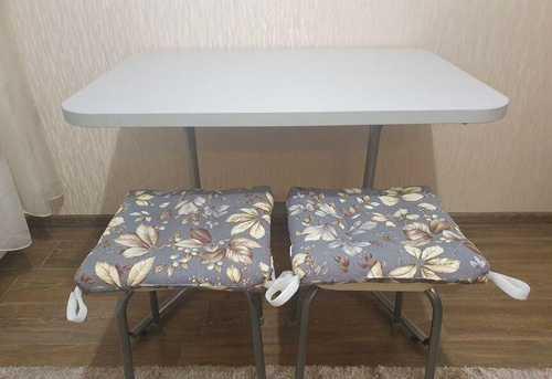 Стол и стулья (комплект в хорошем состоянии)