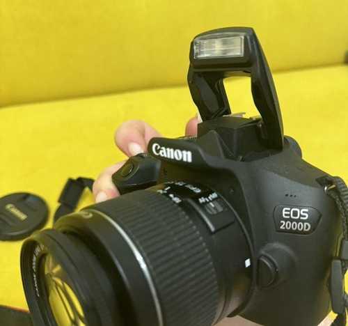 Зеркальный фотоаппарат Canon eos 2000d