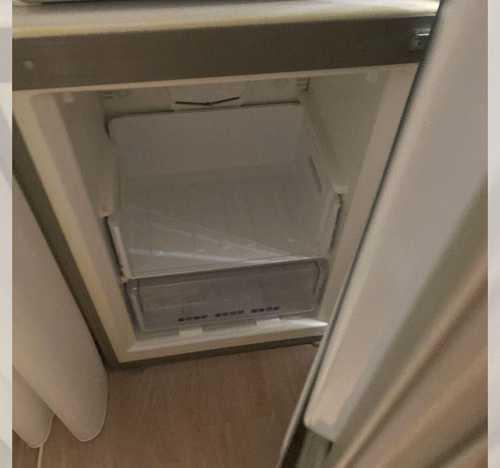Холодильник Whirlpool На запчасти