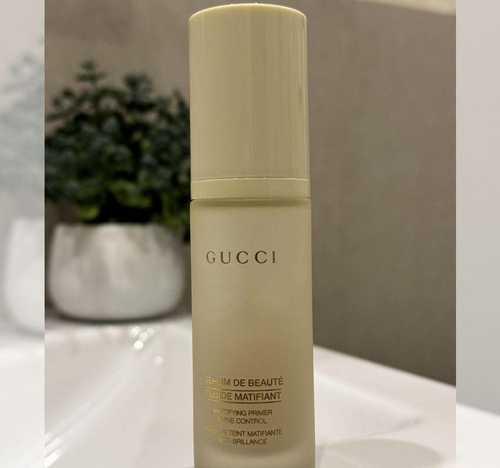 База под макияж Gucci