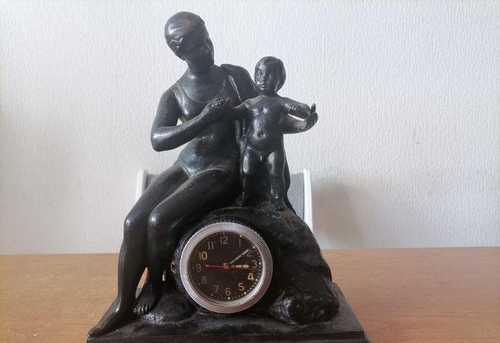 Часы каминные «Материнство» чугун