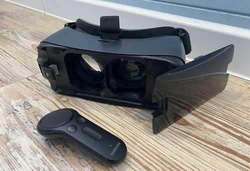 Очки виртуальной реальности Gear VR с джойстиком