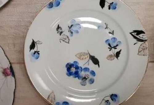 Тарелка с синими цветами