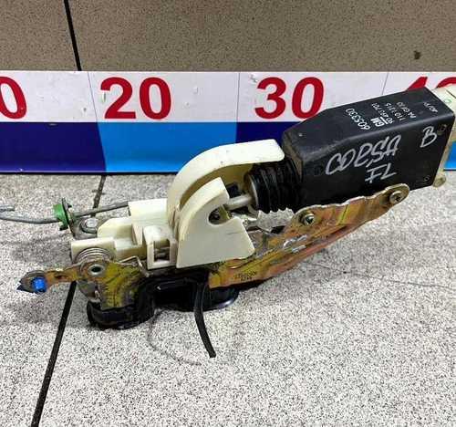 Замок двери передней левой Opel Corsa B