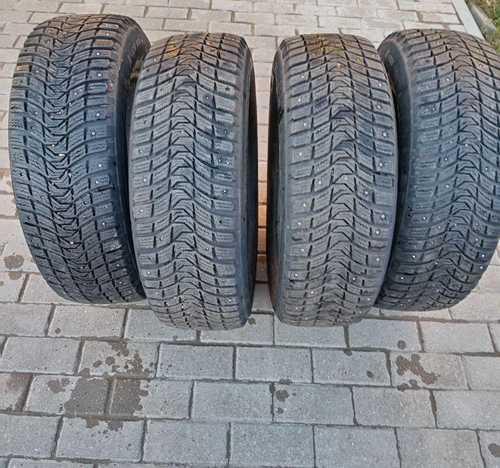 Michelin 4X4 A/T 215/65 R16 20B