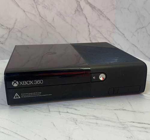 Xbox 360 E 250 Гб Комплект