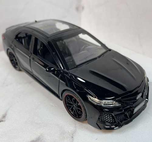 Модель машины Toyota Camry Khan черная 1:24