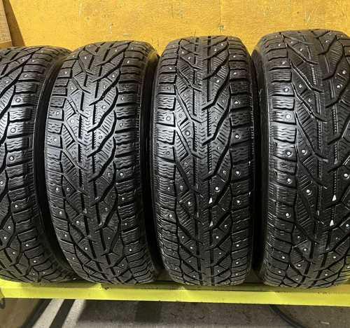 Kormoran SUV Stud 215/65 R16