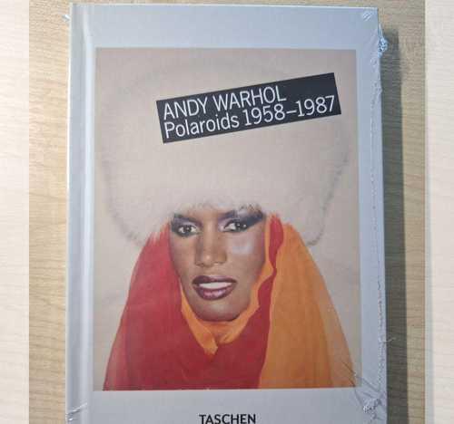 Книга Andy Warhol. Polaroids 1958-1987