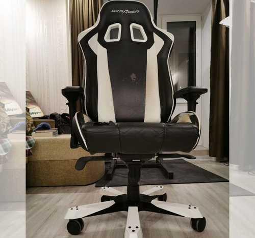 Игровое кресло DXRacer