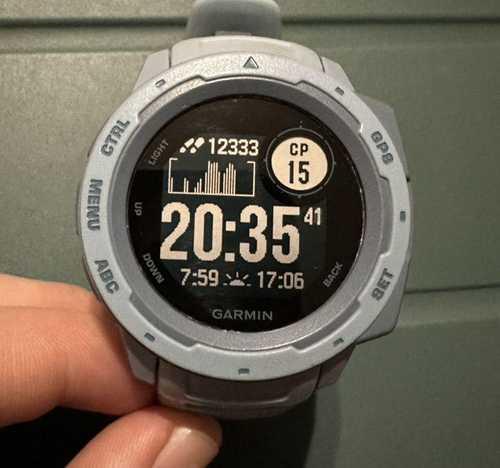 Часы garmin instinct