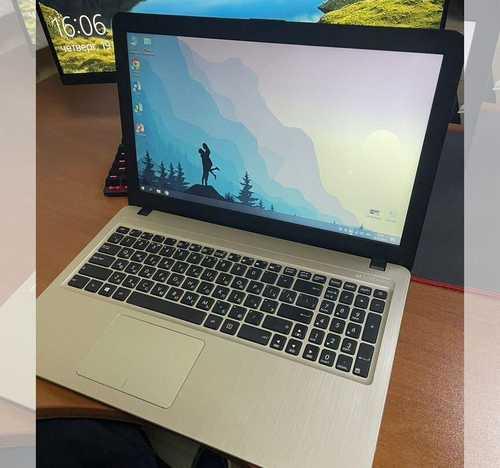 Ноутбук Asus 15.6"