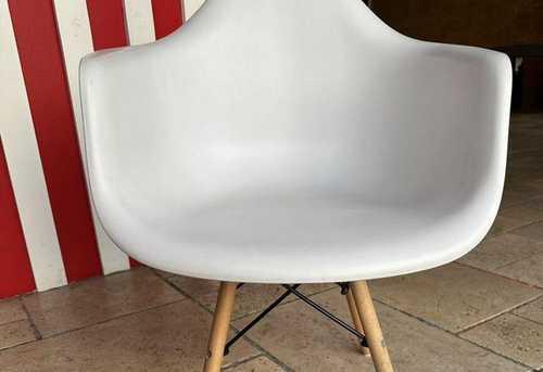 Стул кресло белое Eames