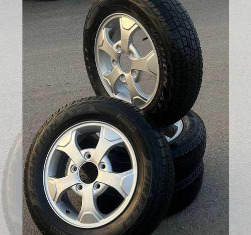 Колеса в сборе на Ниву R16 5*139.7/Pirelli