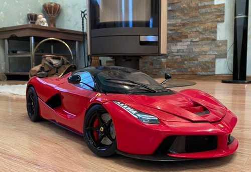 Модель Ferrari "La Ferrari". Масштаб 1:8