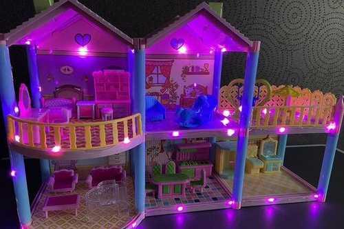 Кукольный домик с мебелью и подсветкой, новый