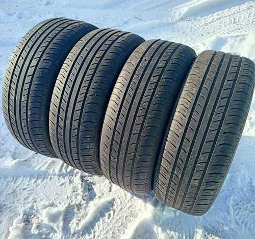 Hankook Optimo ME02 215/60 R16