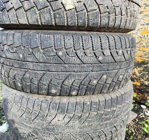 Aeolus Ice Challenger 215/60 R16