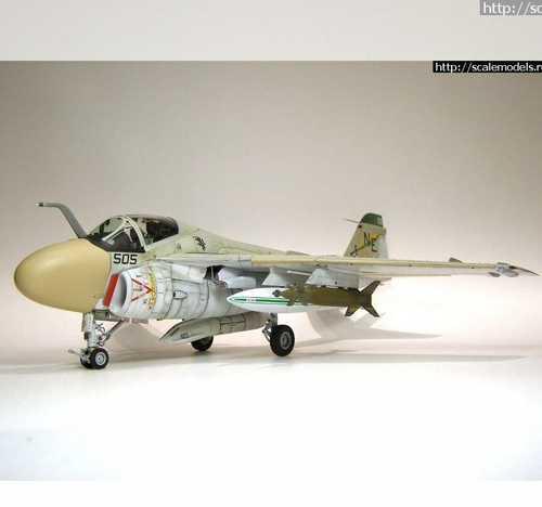 Собранная модель самолёта 1/48 A-6A Intruder