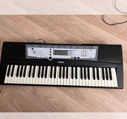 Синтезаторы Yamaha PSR-77 и Yamaha PSR E213