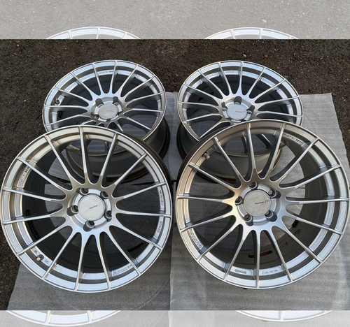 Enkei Racing RS05RR 18” 8.5J ET 35 PCD 5*112