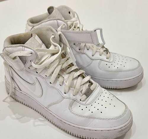 Белые кроссовки Nike Air Force 1 Mid '07