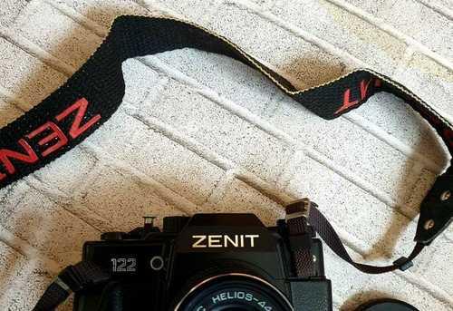 Плёночный фотоаппарат "Зенит 122"