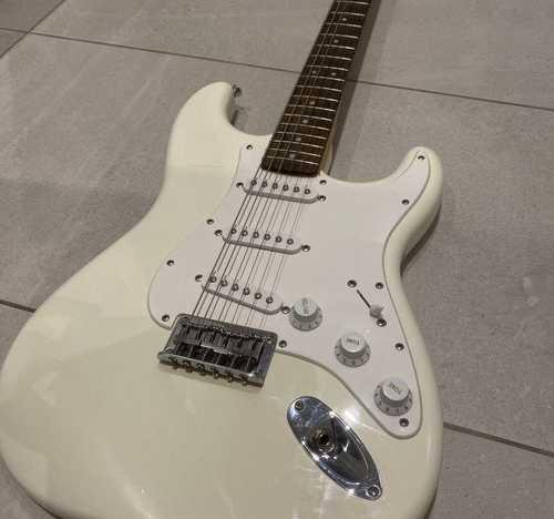 Электрогитара Fender Squier Bullet Stratocaster