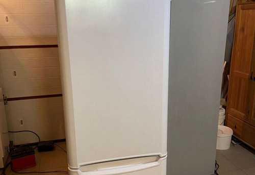 Рабочий холодильник indesit