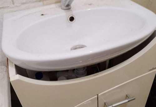 Тумба для ванной с раковиной, кран