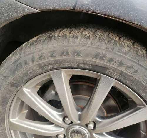 Bridgestone Blizzak Revo2 205/55 R16