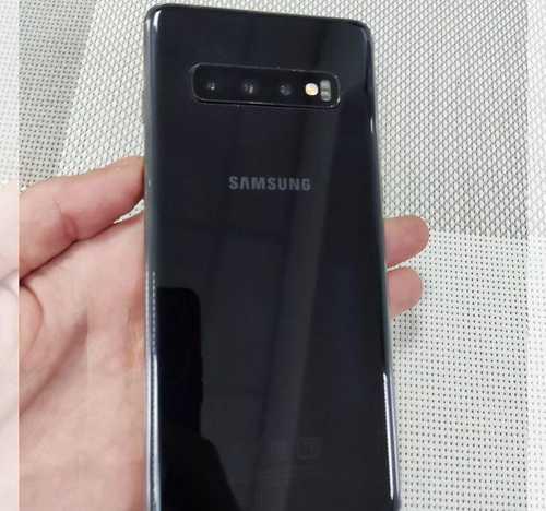 Samsung Galaxy S10, 8/128 ГБ