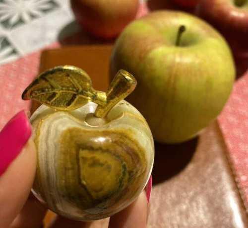 Сувенир яблочко из оникса