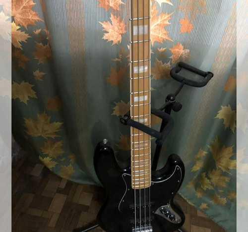 Продам басс гитару fender squier Classic Vibe 70s